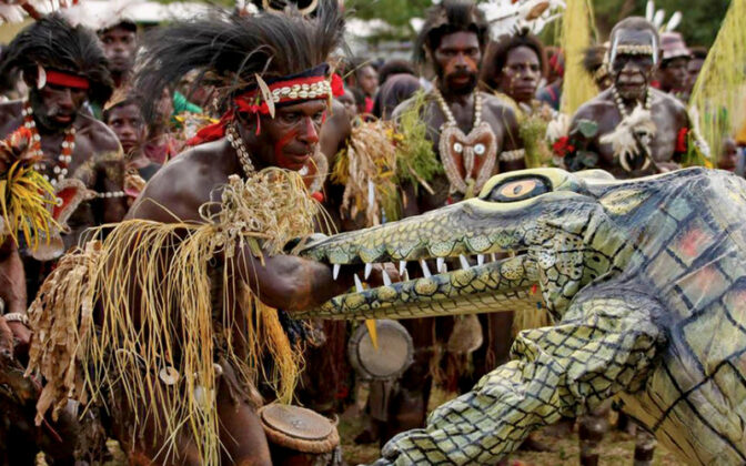 Papua New Guinea’s Most Famous and Fascinating Tribes | Earthology365 ...