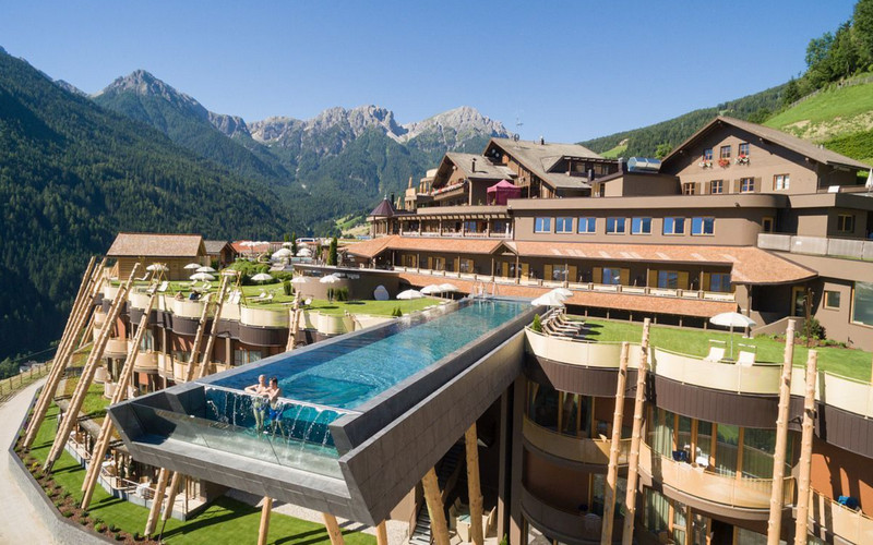 Top 7 Hotels with Stunning Infinity Pools in the Italian Alps ...